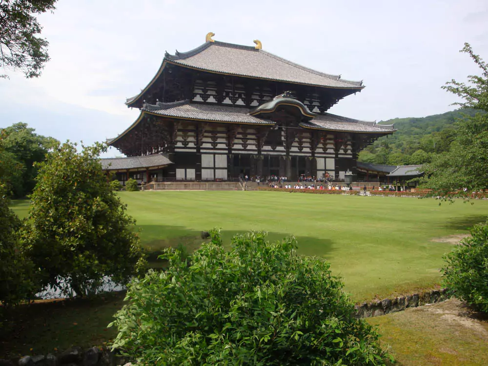 A Complete Guide To Visiting Tōdai-ji Temple (Meet The Nara Deer!)